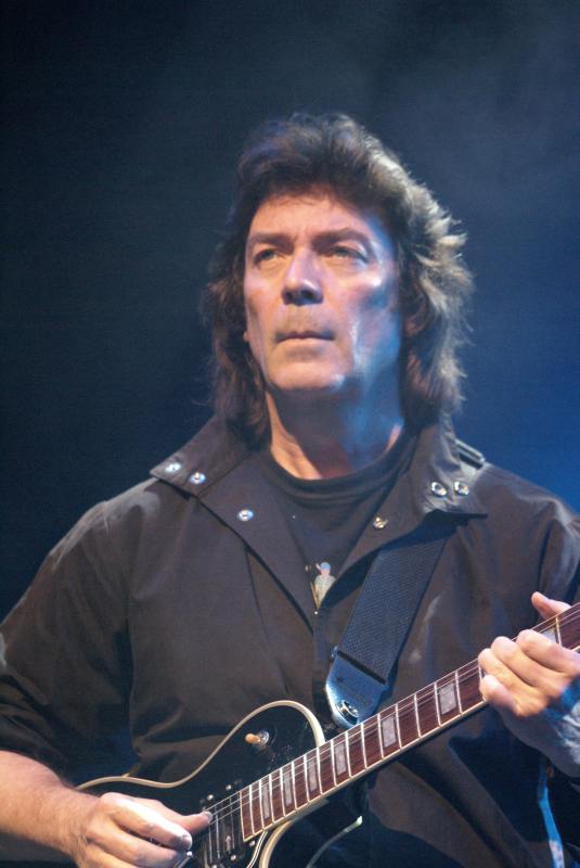 BACKGROUND MAGAZINE Interview: Steve Hackett - Squackett