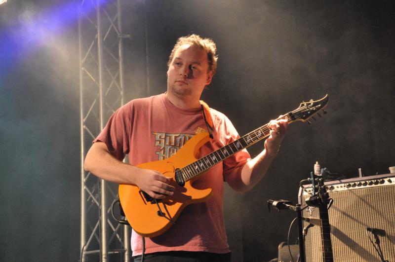 BACKGROUND MAGAZINE Concert Review: Dec burke & Mick Pointer, Script ...