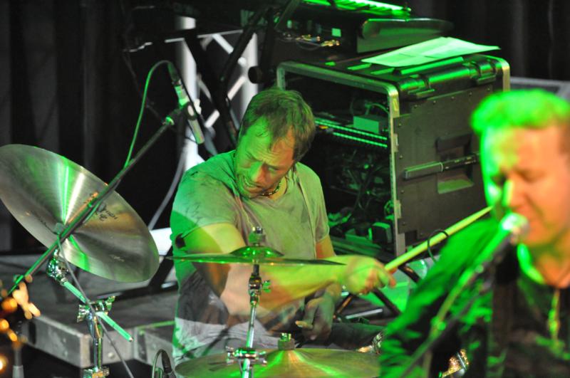 BACKGROUND MAGAZINE Concert Review: Dec burke & Mick Pointer, Script ...