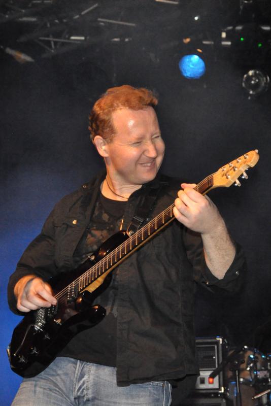 BACKGROUND MAGAZINE Concert Review: Dec burke & Mick Pointer, Script ...