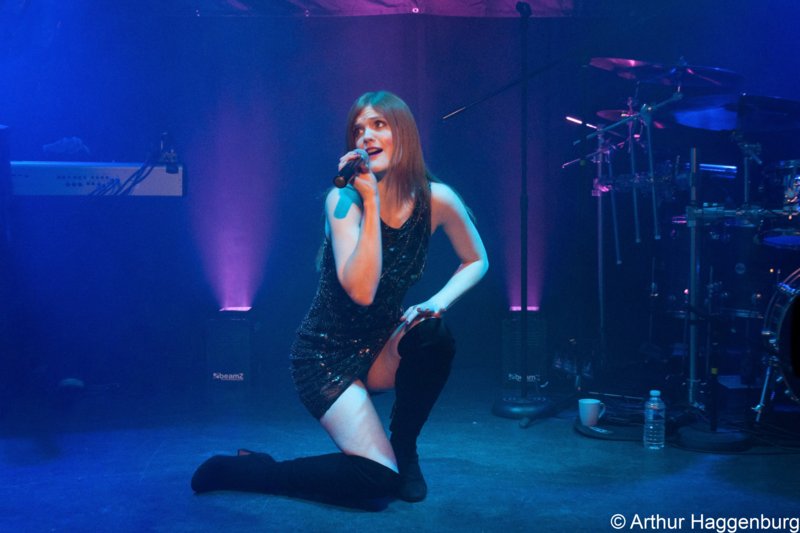 BACKGROUND MAGAZINE Concert Review: Hayley Griffiths