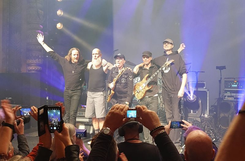 BACKGROUND MAGAZINE Concert Review: Knight Area