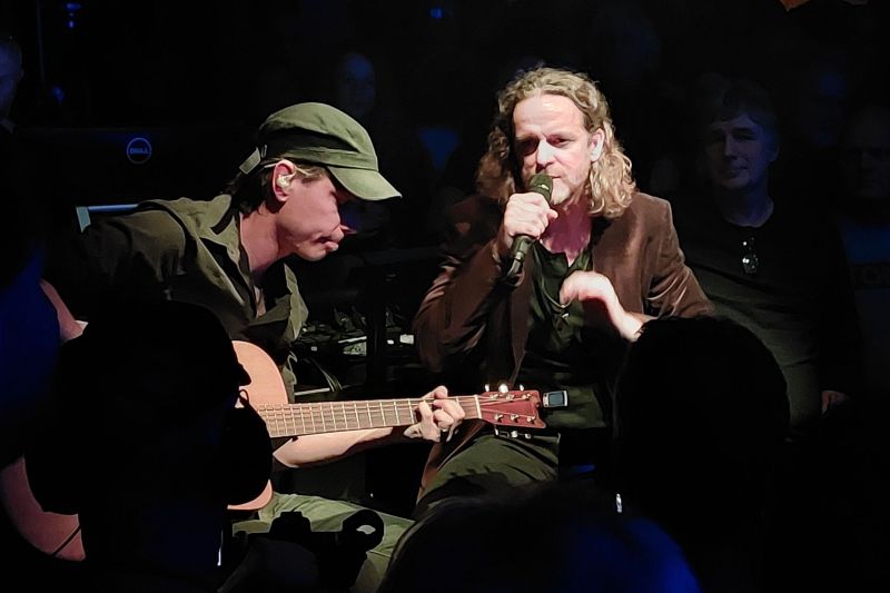BACKGROUND MAGAZINE Concert Review: Knight Area